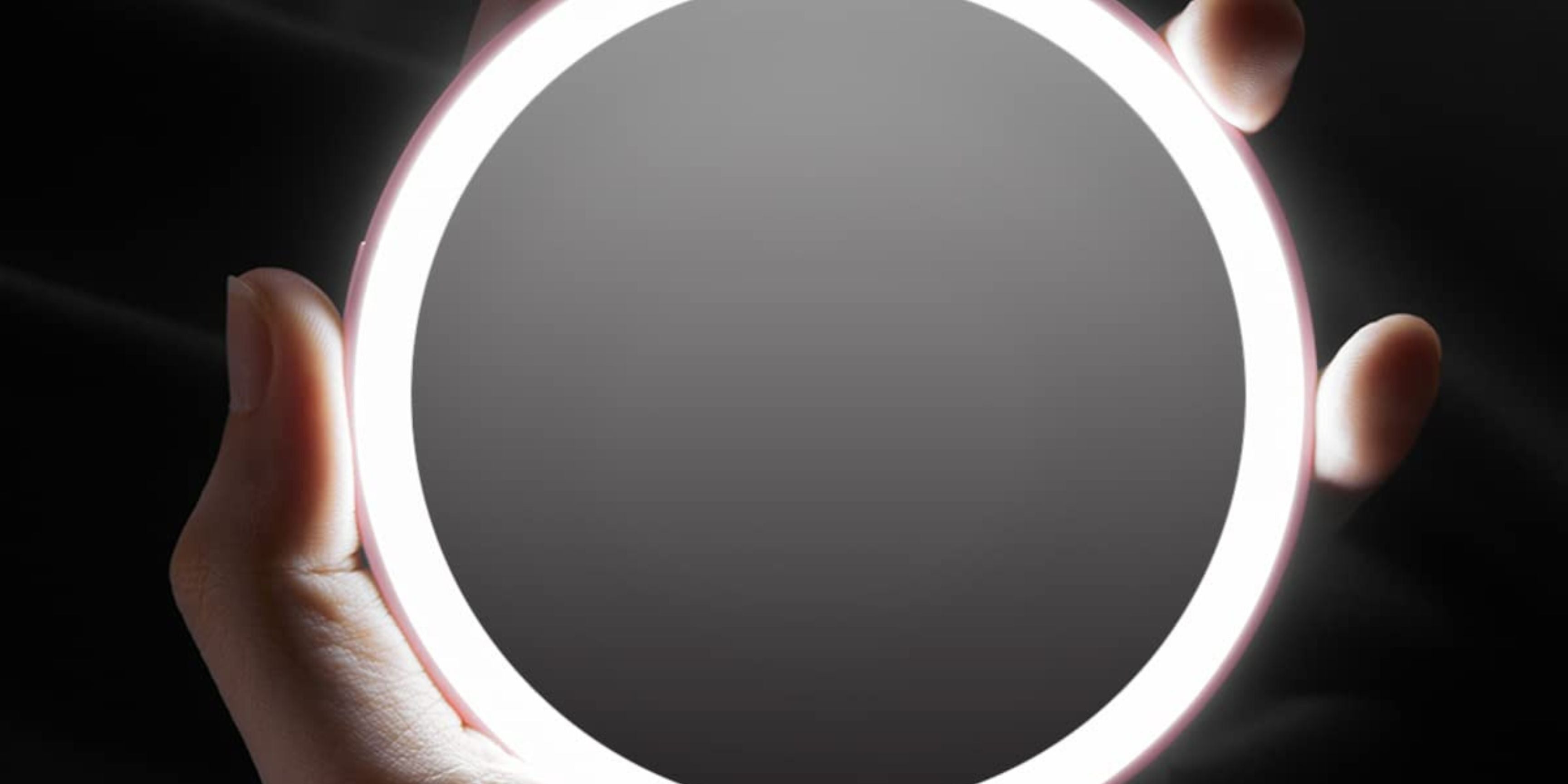 Innovative Features in Modern LED Makeup Mirrors – OmiroDirect